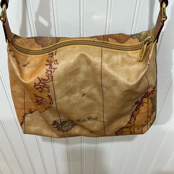 1 Classe | Bags | Classe Geo Classic Mini Crossbody Bag | Poshmark